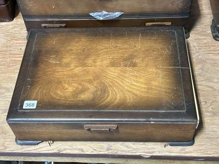 ONEIDA SILVERPLATE FLATWARE WITH CHEST - Shackelton Auctions Inc.