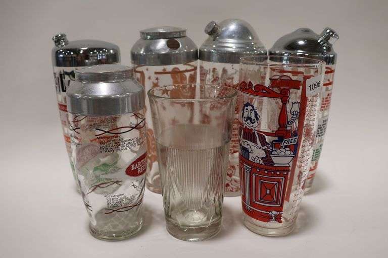 GROUP OF VINTAGE SHAKERS - Shackelton Auctions Inc.