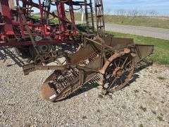 1 ROW POTATO DIGGER - Shackelton Auctions Inc.