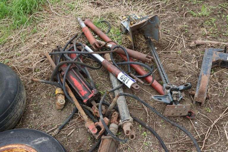 CYLINDERS, JACKS & WAGON SNAGGER - Shackelton Auctions Inc.