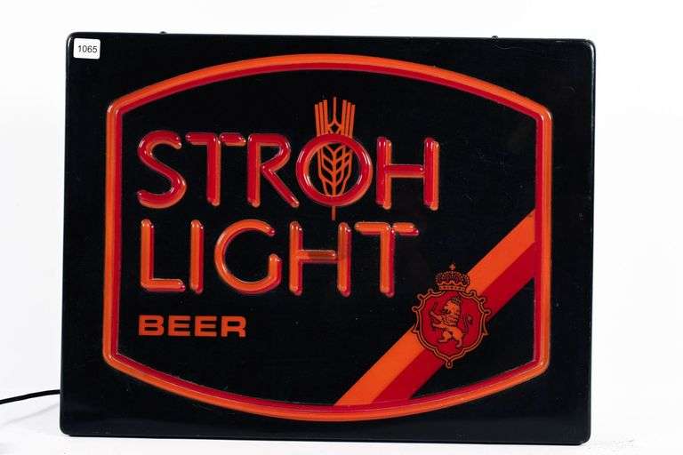 STROH LIGHT BEER PLASTIC LIGHTED SIGN - Shackelton Auctions Inc.
