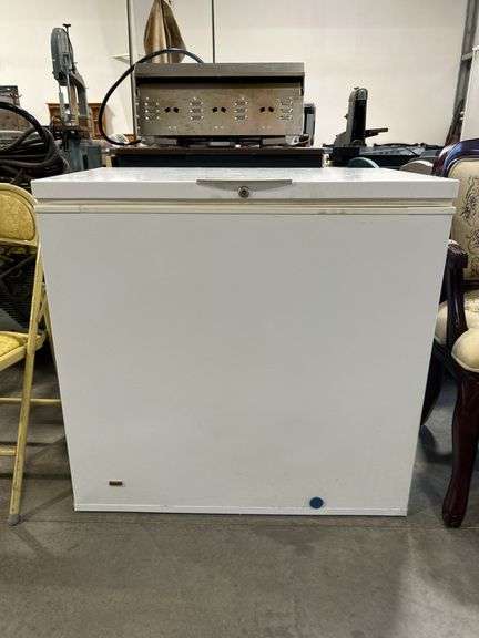 FRIGIDAIRE CHEST FREEZER 35"X22"X34" - Shackelton Auctions Inc.