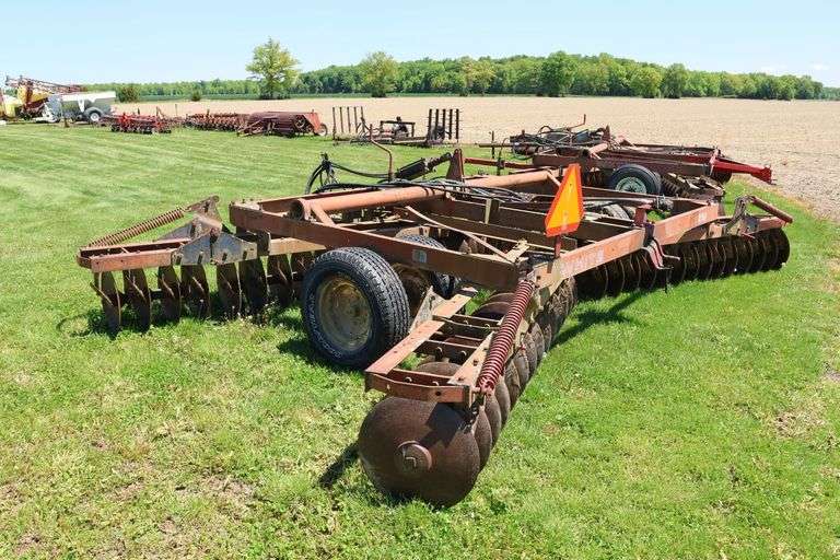 WHITE 256 18' WING DISC - Shackelton Auctions Inc.