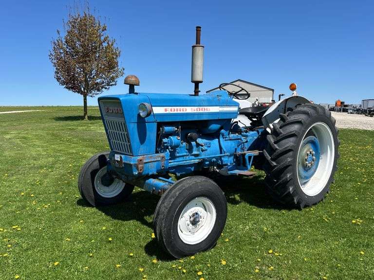 FORD 5000 GAS TRACTOR - Shackelton Auctions Inc.
