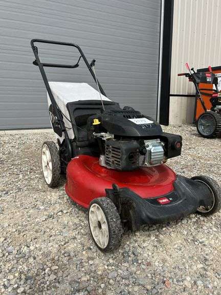 TORO PUSH MOWER - Shackelton Auctions Inc.