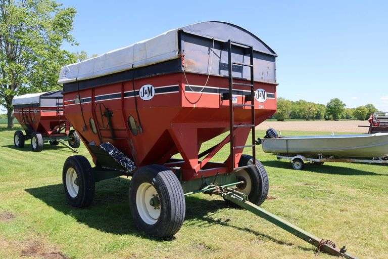 J & M 385 GRAVITY BOX & WAGON - Shackelton Auctions Inc.
