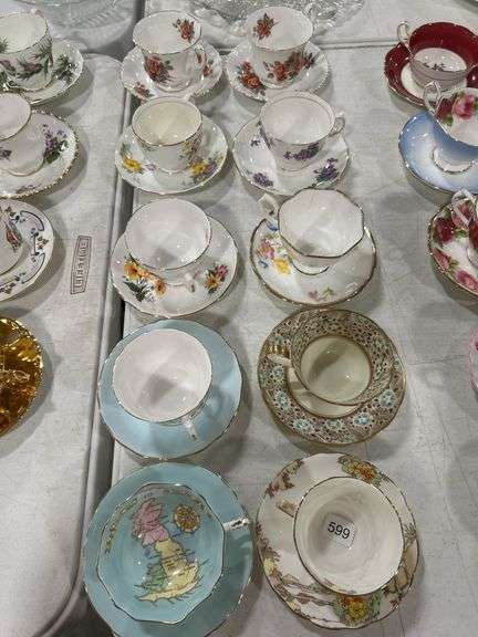 TEN TEA CUPS AND SAUCERS - Shackelton Auctions Inc.