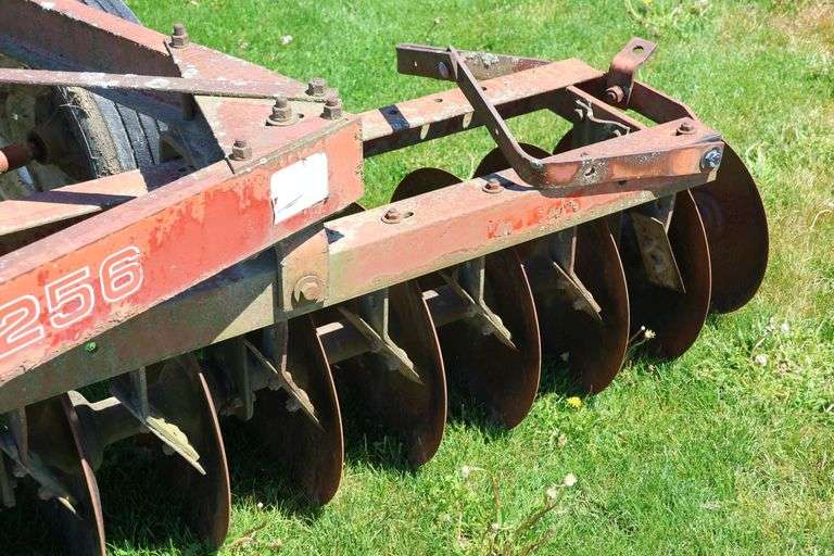 WHITE 256 16' WING DISC - Shackelton Auctions Inc.