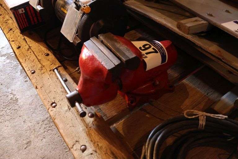6" SWIVEL BASE BENCH VICE - Shackelton Auctions Inc.