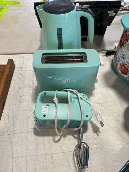 KETTLE, TOASTER AND HAND MIXER - Shackelton Auctions Inc.
