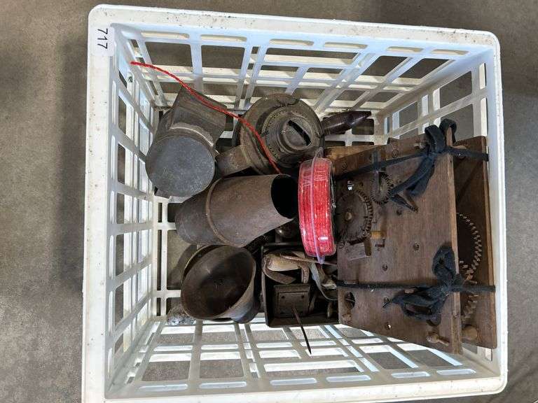 BOX OF ASSORTED METAL ITEMS - Shackelton Auctions Inc.