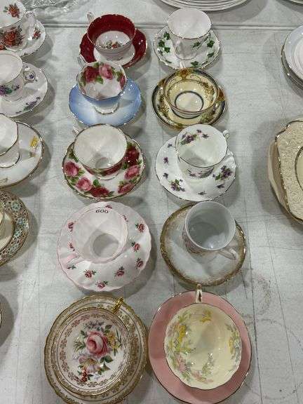 TEN TEA CUPS AND SAUCERS - Shackelton Auctions Inc.