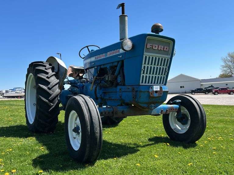 FORD 5000 GAS TRACTOR - Shackelton Auctions Inc.