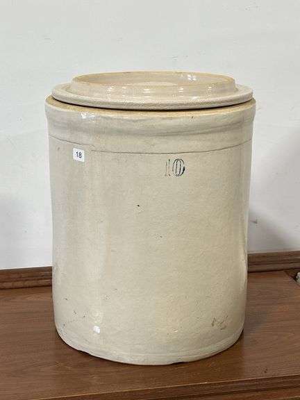 10 TEN GALLON GLAZED STONEWARE CROCK WITH LID - Shackelton Auctions Inc.