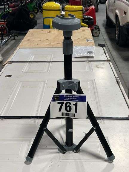 TRI-POD STAND - Shackelton Auctions Inc.