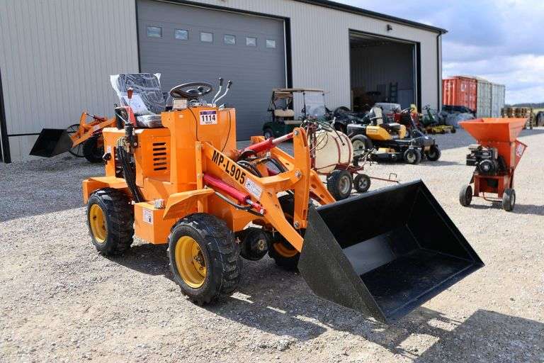 MACH PRO MP-L905 GASOLINE LOADER - Shackelton Auctions Inc.