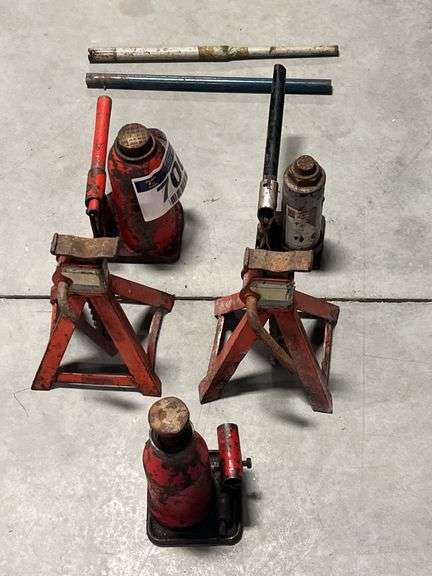 GROUP OF HYDRAULIC JACKS AND JACK STANDS - Shackelton Auctions Inc.