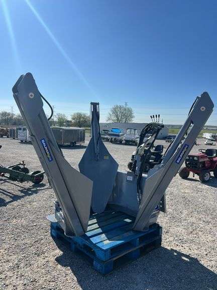 BAUMAN SS330 SKID STEER MOUNT 30" TREE SPADE - Shackelton Auctions Inc.