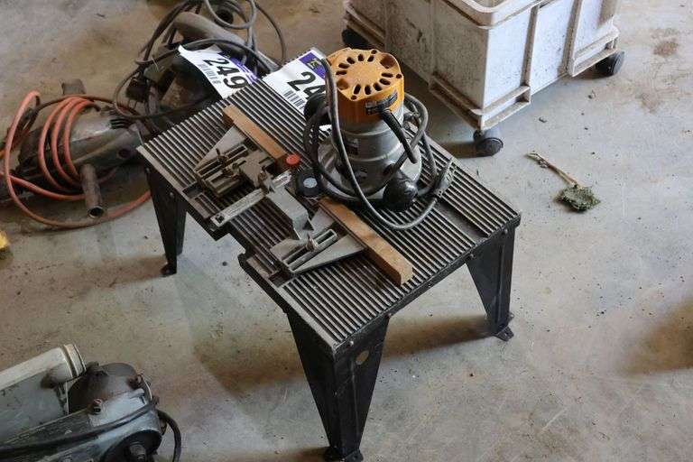 BLACK & DECKER ROUTER & TABLE - Shackelton Auctions Inc.