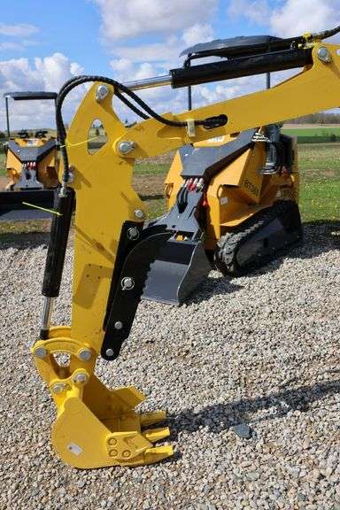 DIG MASTER DM100 MINI EXCAVATOR - Shackelton Auctions Inc.