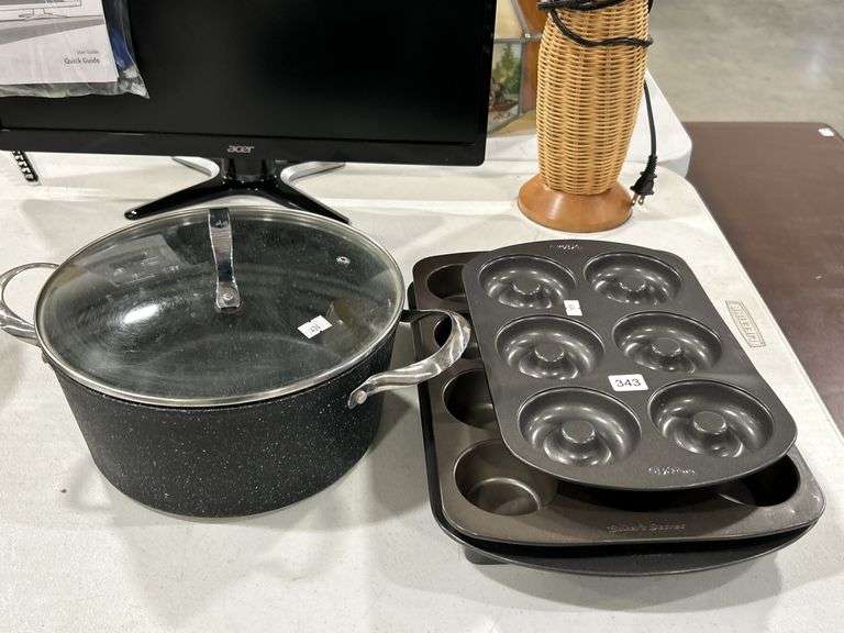 THREE BAKING PANS AND POT WITH LID - Shackelton Auctions Inc.