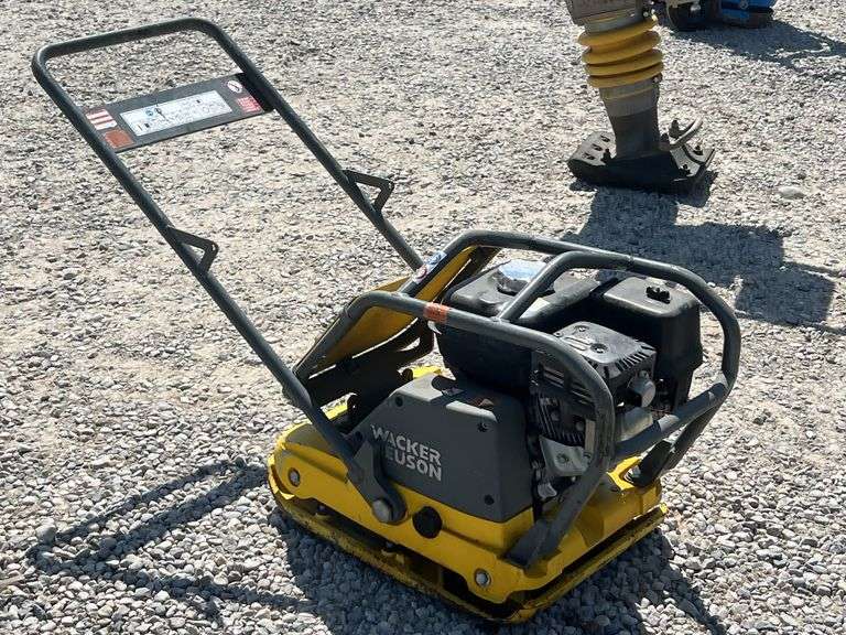 WACKER NEUSON WP1540 18" PLATE TAMPER - Shackelton Auctions Inc.