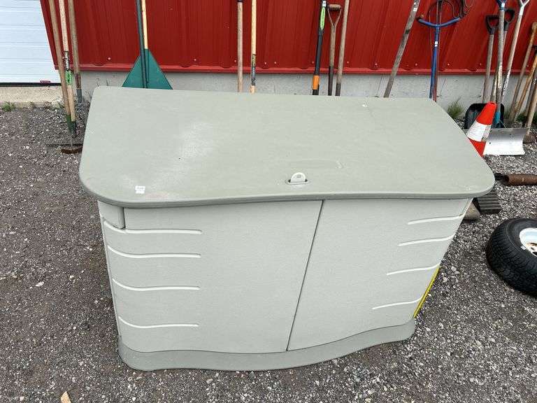 RUBBERMAID DECK BOX - 55"X26"X35" - Shackelton Auctions Inc.