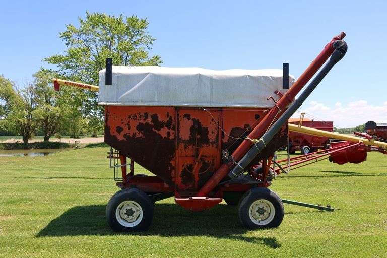 KILBROS GRAVITY BOX, AUGER & WAGON - Shackelton Auctions Inc.