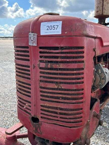 IH FARMALL 'FC' TRACTOR - Shackelton Auctions Inc.