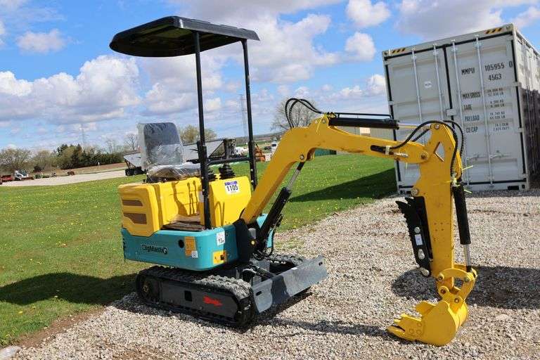 DIG MASTER DM100 MINI EXCAVATOR - Shackelton Auctions Inc.