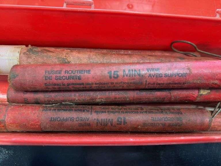 BOX OF FLARES - Shackelton Auctions Inc.