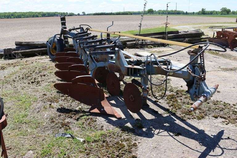OVERUM TRIPLE K 5F PLOW - Shackelton Auctions Inc.