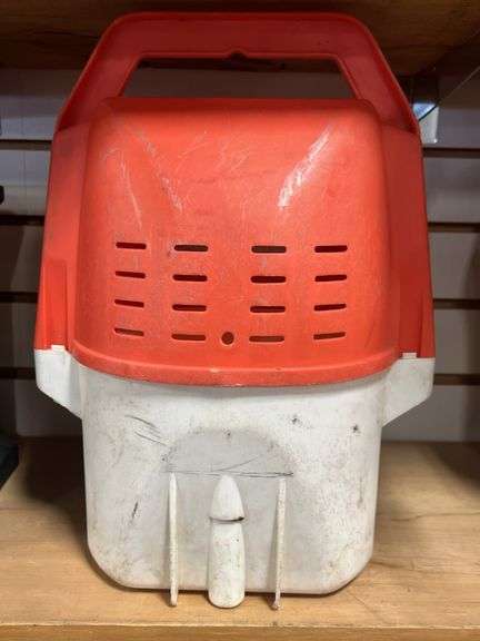 TROLLING BAIT BUCKET - Shackelton Auctions Inc.