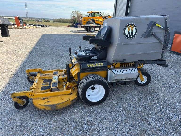 WALKER T25I MOWER WITH BAGGER - Shackelton Auctions Inc.
