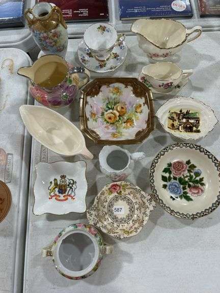 GROUP OF GRAVY BOATS, PITCHER, VASE, SMALL BOWLS ETC - Shackelton ...