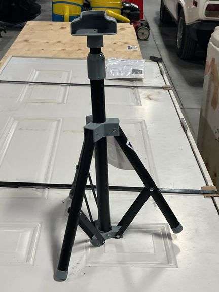 TRI-POD STAND - Shackelton Auctions Inc.