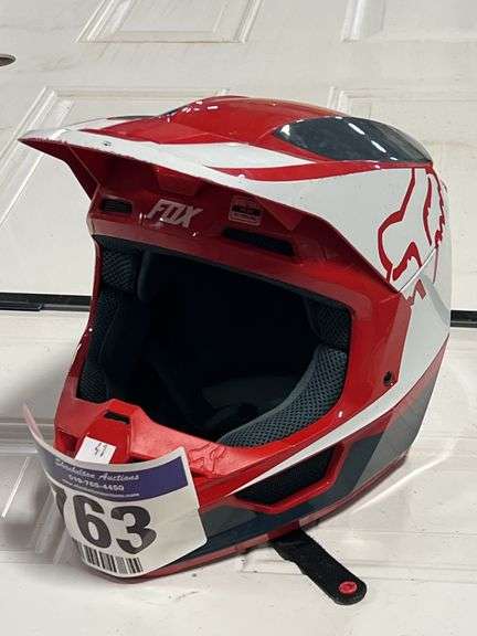 FOX HELMET SIZE LARGE - Shackelton Auctions Inc.