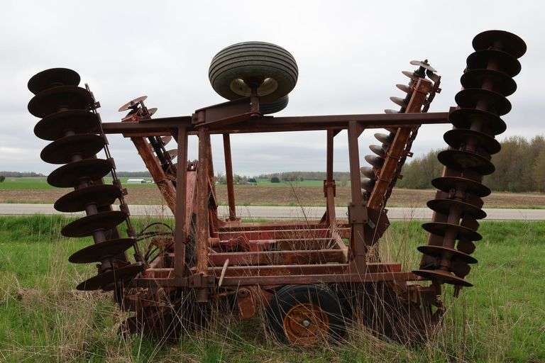 22' HYDRAULIC FOLD DISC - Shackelton Auctions Inc.