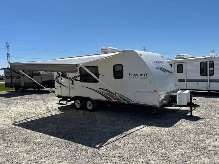 2014 KEYSTONE PASSPORT ULTRA LITE CAMPER - Shackelton Auctions Inc.