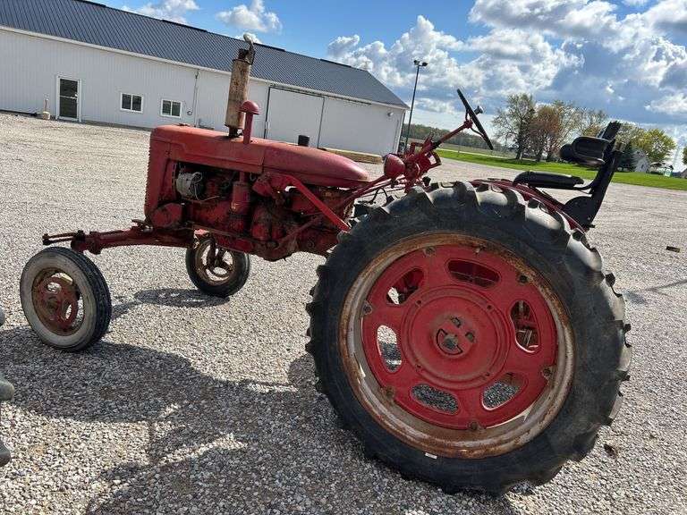 IH FARMALL 'FC' TRACTOR - Shackelton Auctions Inc.