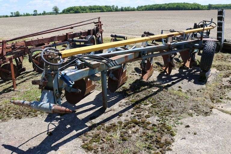 OVERUM TRIPLE K 5F PLOW - Shackelton Auctions Inc.