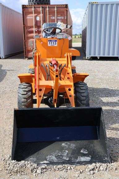MACH PRO MP-L905 GASOLINE LOADER - Shackelton Auctions Inc.