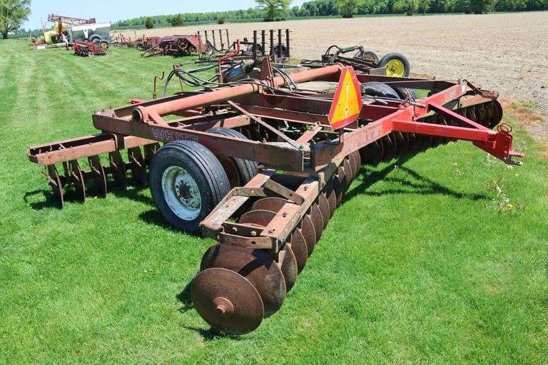 WHITE 256 16' WING DISC - Shackelton Auctions Inc.