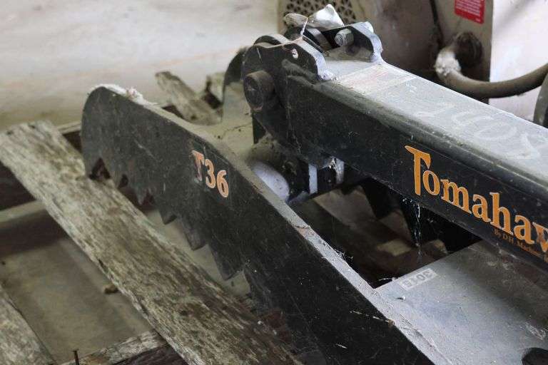 TOMAHAWK THUMB - Shackelton Auctions Inc.