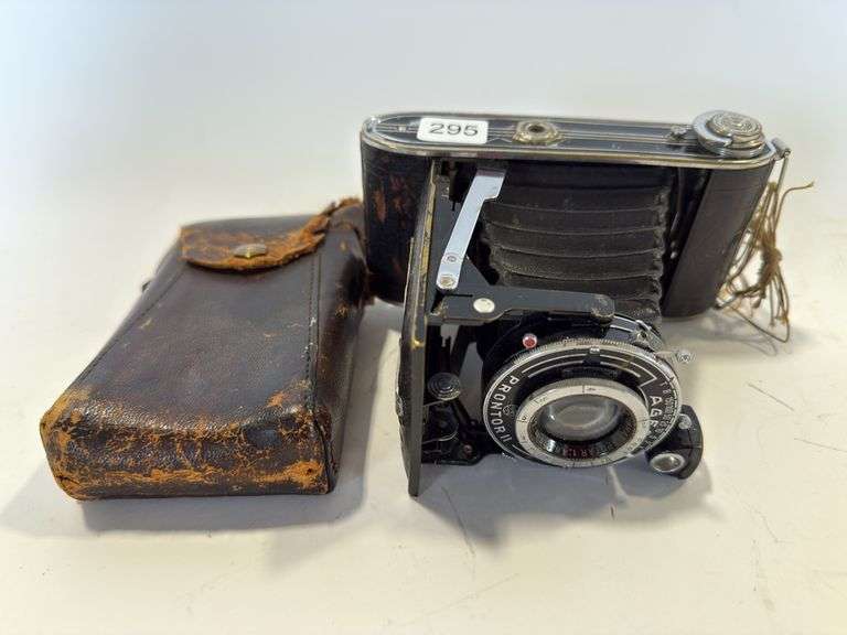 AGFA PRONTOR II FOLDING CAMERA WITH LEATHER CASE - Shackelton Auctions Inc.