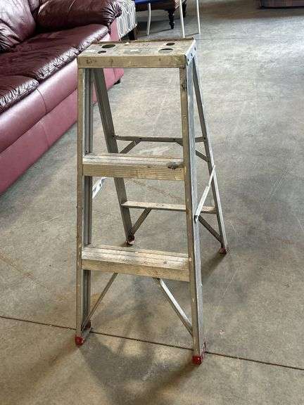 3FT ALUMINUM STEP LADDER - Shackelton Auctions Inc.
