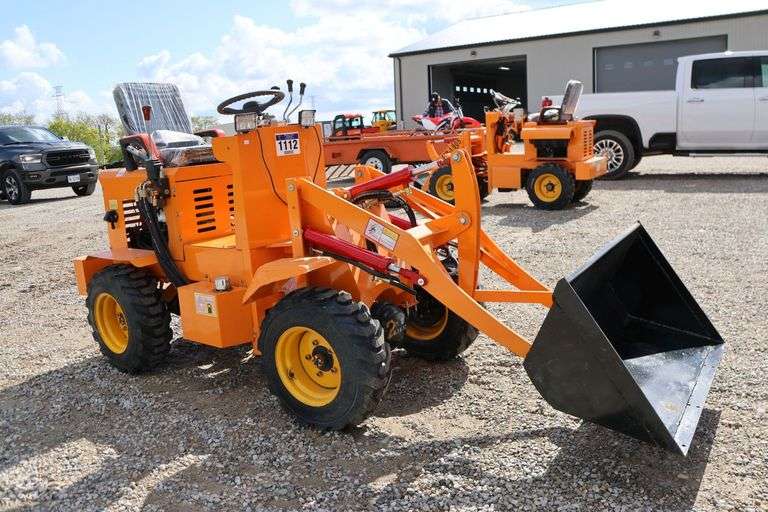 MACHPRO MP-L905 GASOLINE LOADER - Shackelton Auctions Inc.