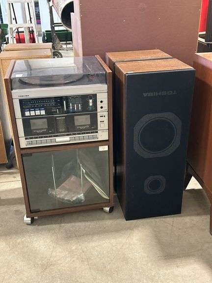 TOSHIBA STEREO SOUND SYSTEM WITH TWO SPEAKERS - Shackelton Auctions Inc.
