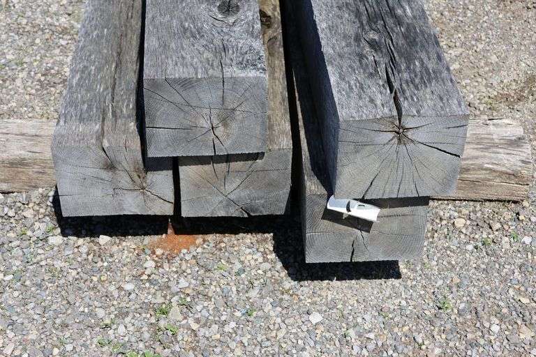 5 - 9" X 7" X 10' WHITE OAK POSTS - Shackelton Auctions Inc.