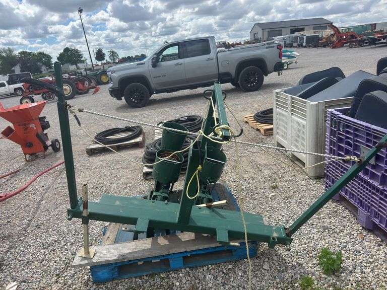 COLE 3 PTH 2 ROW PLANTER - Shackelton Auctions Inc.